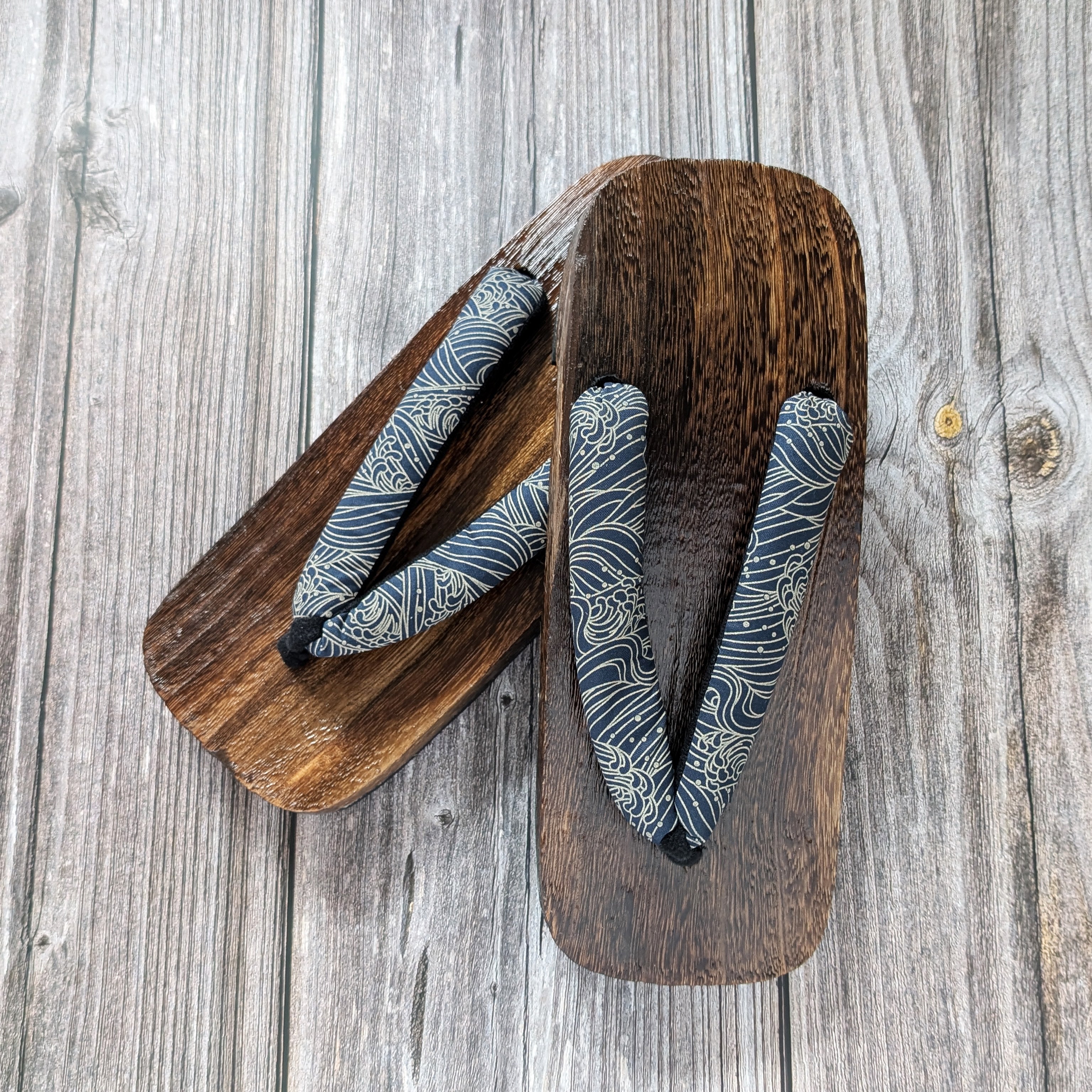 Traditional Japanese Men's Geta Sandals - Waves in Indigo Blue – Modern ...